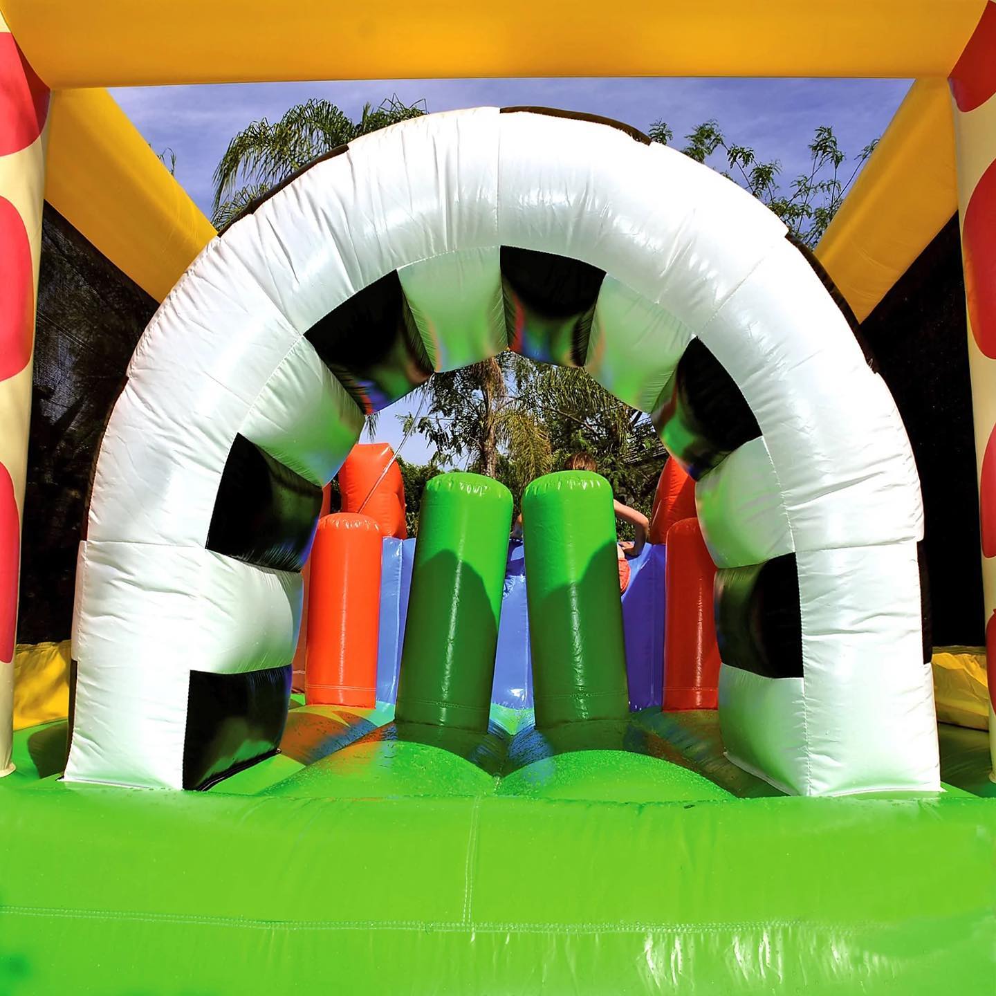 Queue Management for Obstacle Courses & Water Slides - Hero Kiddo Inflatables